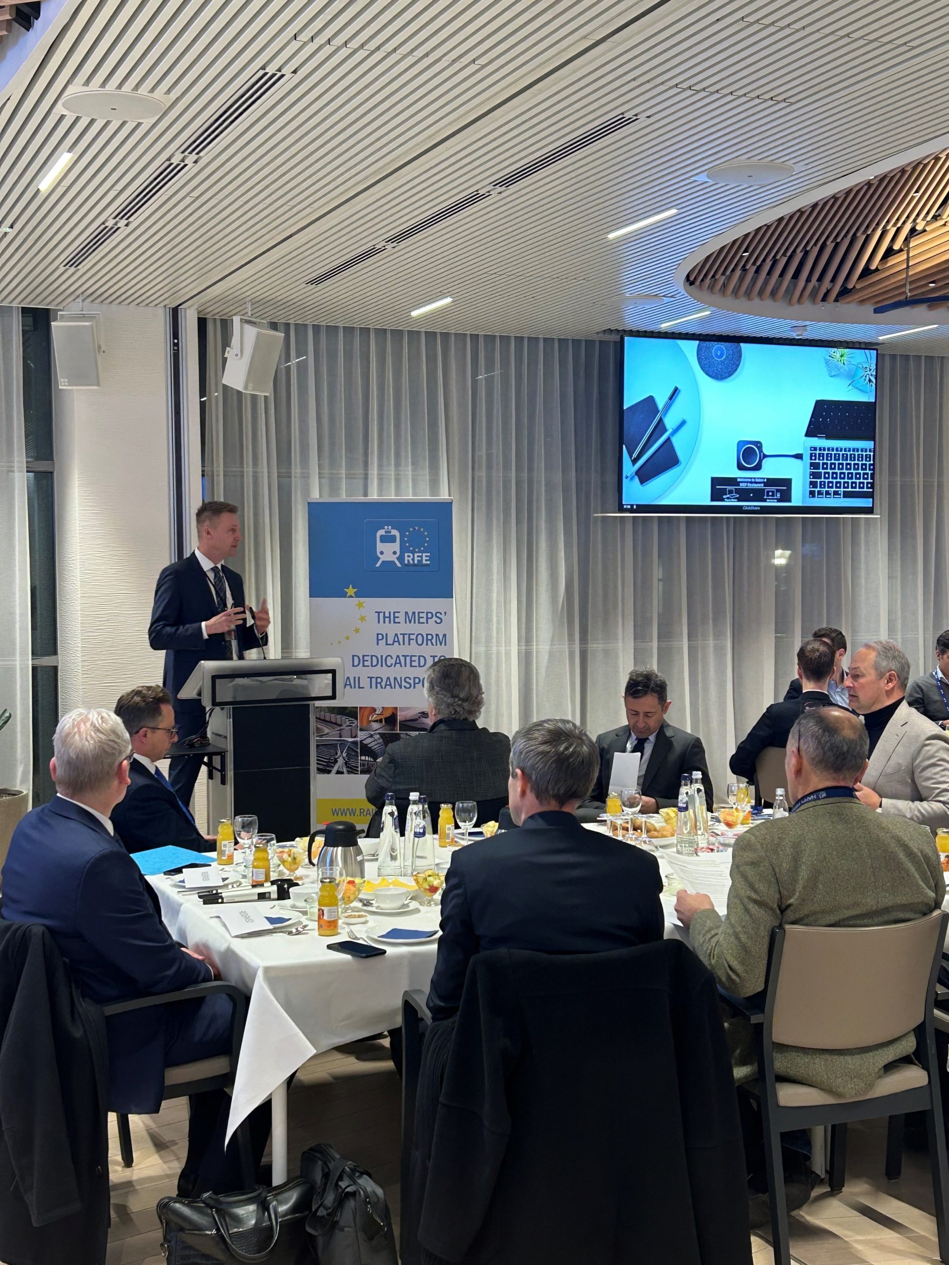 Global rivals will win if EU cuts Rail Research Fund - UNIFE